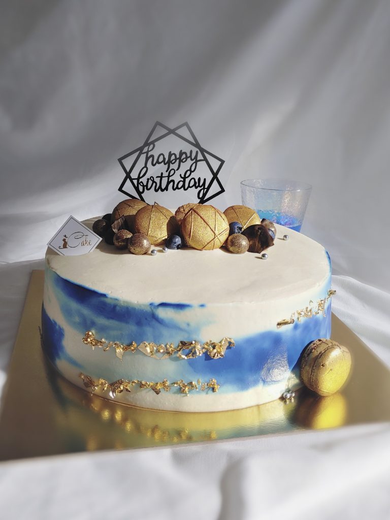 Elegant Blue and White Macaron Cake: Perfect for Stylish Birthdays ...