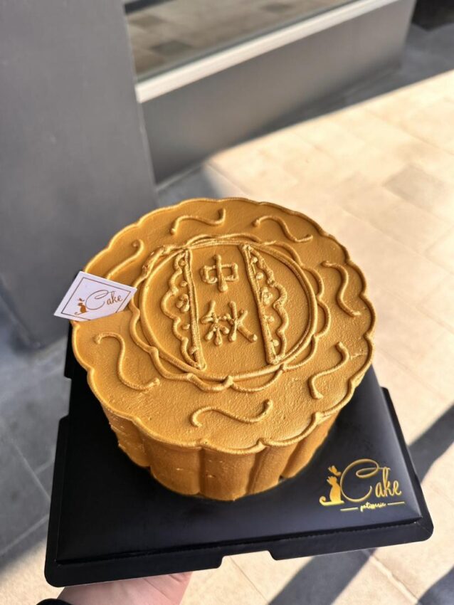 Captivating Golden Mooncake Delight by iCake: A Taste of Elegance ...